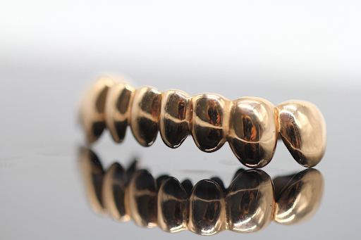 Grill là gì? Trang sức răng dành cho dân rapper